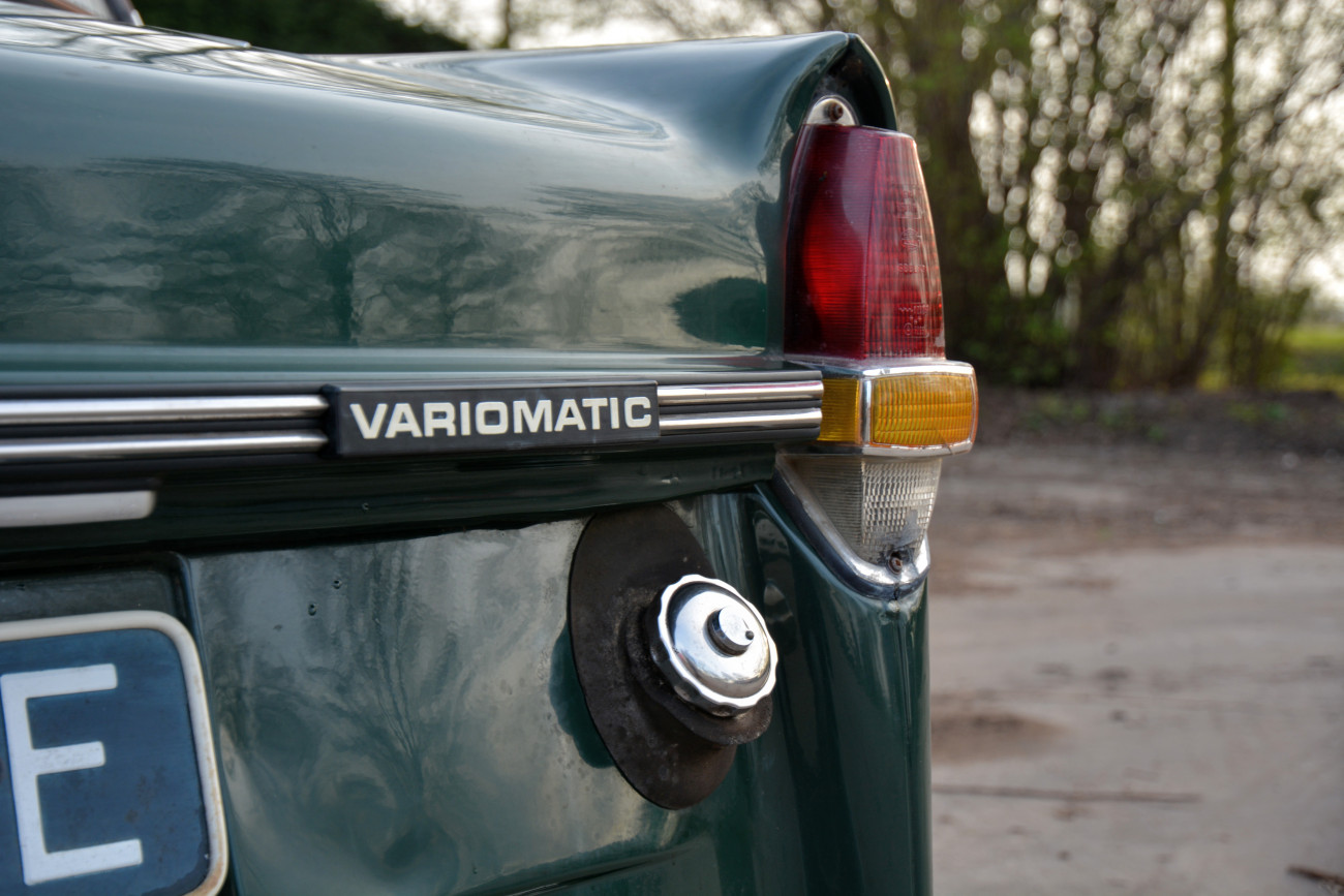 DAF 33 Deluxe van 1972 Variomatic Dailydriver | Staal Classic Center